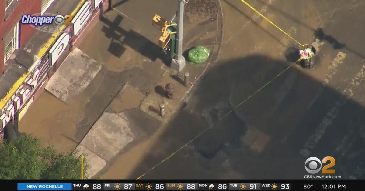 Fire hydrant floods Bronx street - CBS New York