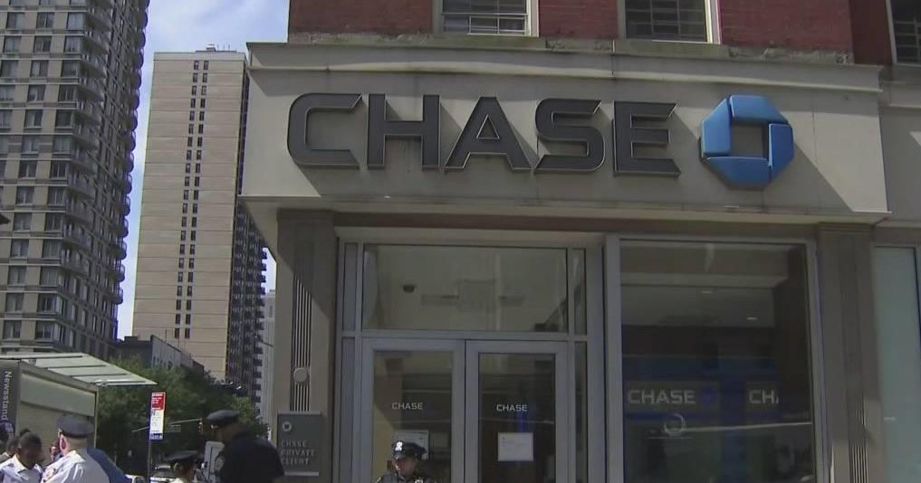 34-year-old Jorge Santiago arrested in Chase Bank security guard ...