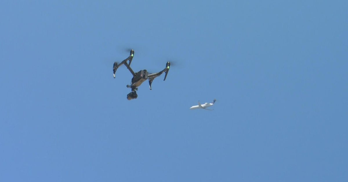 FAA flagging drone problems at North Side beaches - CBS Chicago