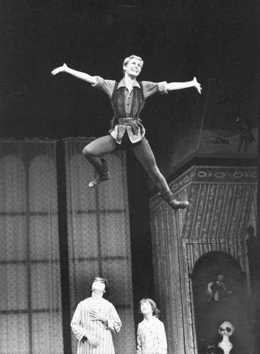 "Peter Pan" star Sandy Duncan still has a lot to "crow" about - CBS News