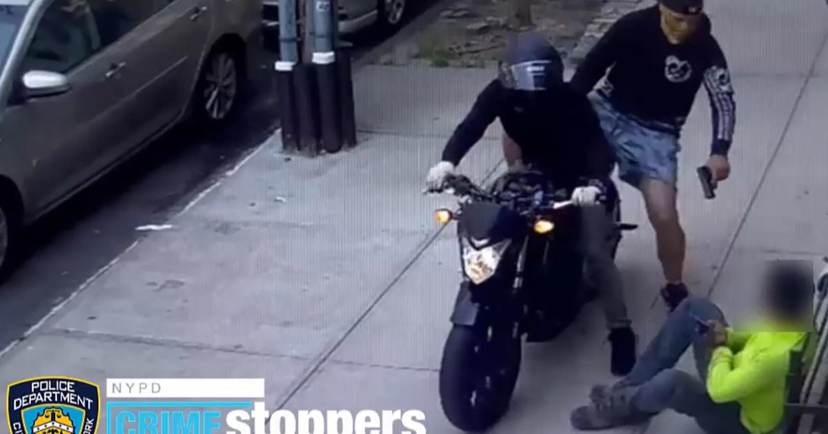 Caught on camera: Man robbed by motorcycle passenger in the Bronx - CBS ...
