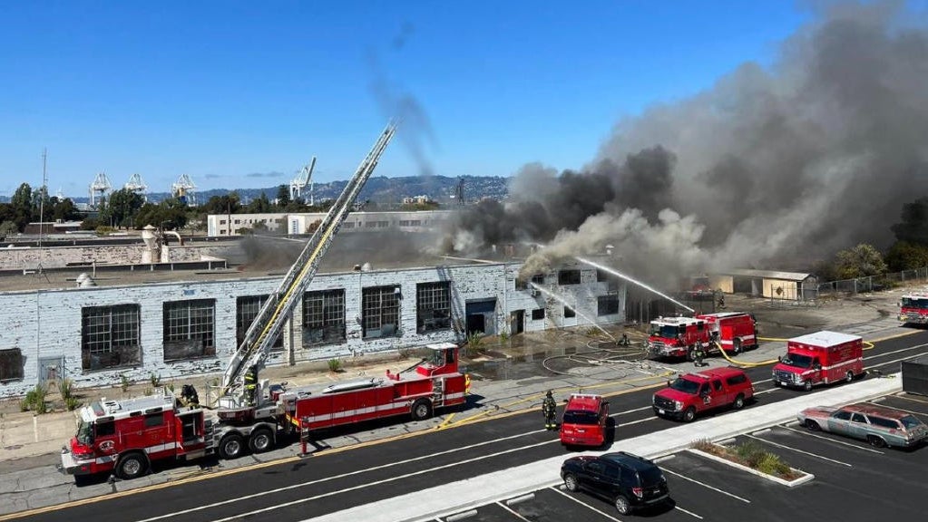 Fire breaks out at vacant warehouse in Alameda - CBS San Francisco