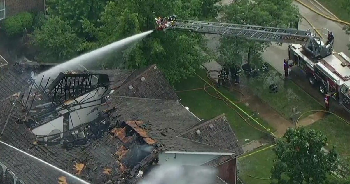 Fire seriously damages large house in Glenview - CBS Chicago