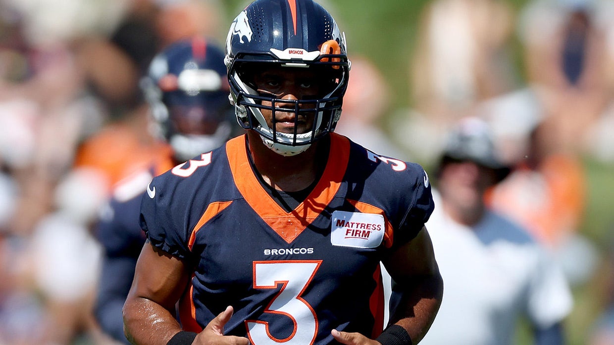 Russell Wilson, Broncos agree to five-year, $245M extension - CBS Colorado