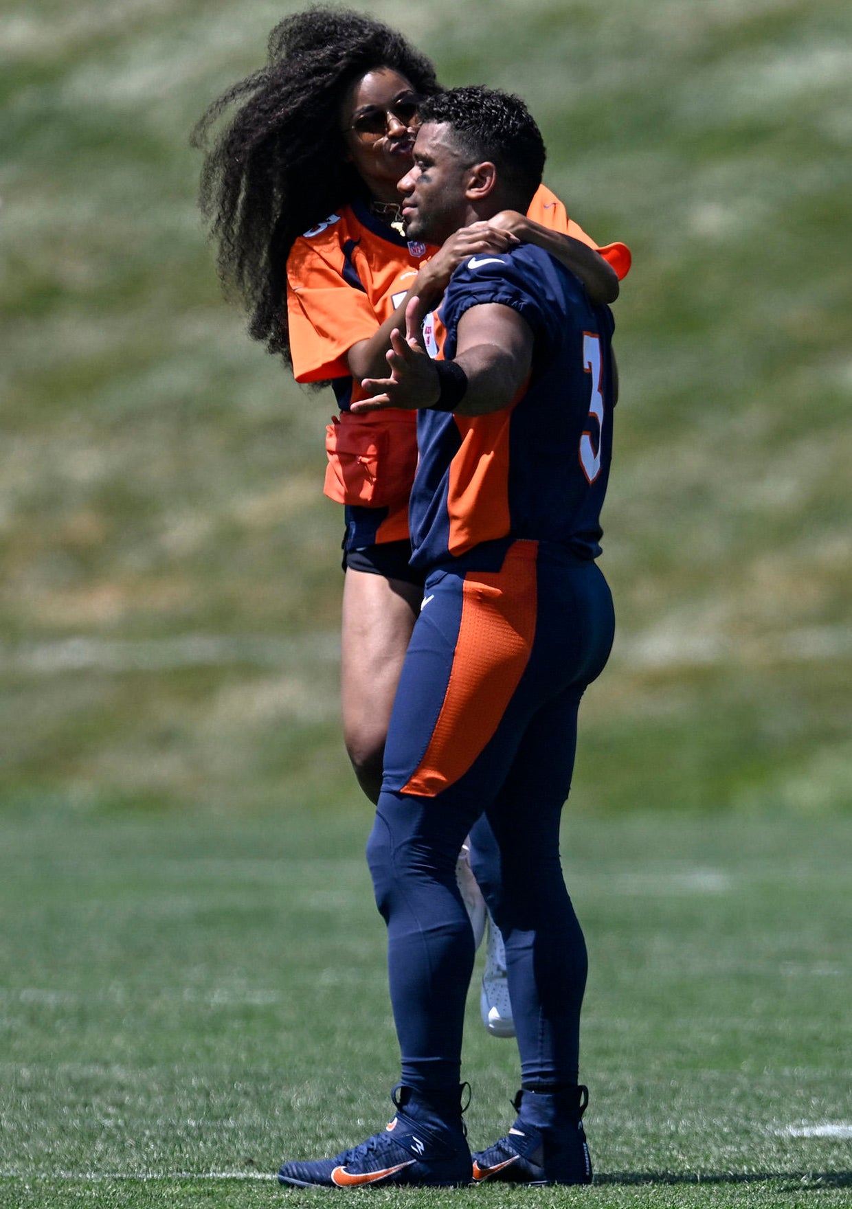 Who is Ciara, pop singer and wife of Denver Broncos quarterback? - CBS ...