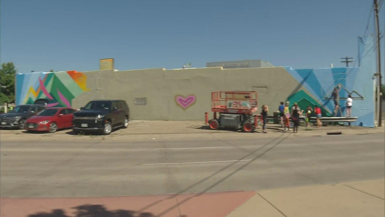 Rise Above Colorado creates mural on South Broadway - CBS Colorado