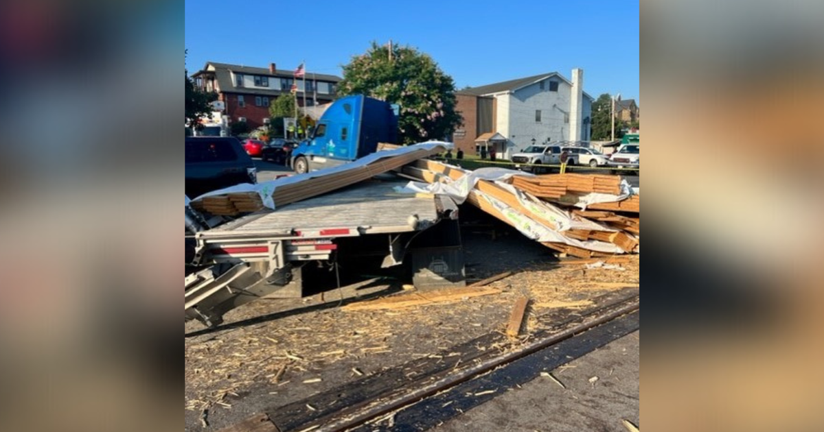 Tractor-trailer was stuck on tracks in Maryland Amtrak train collision ...