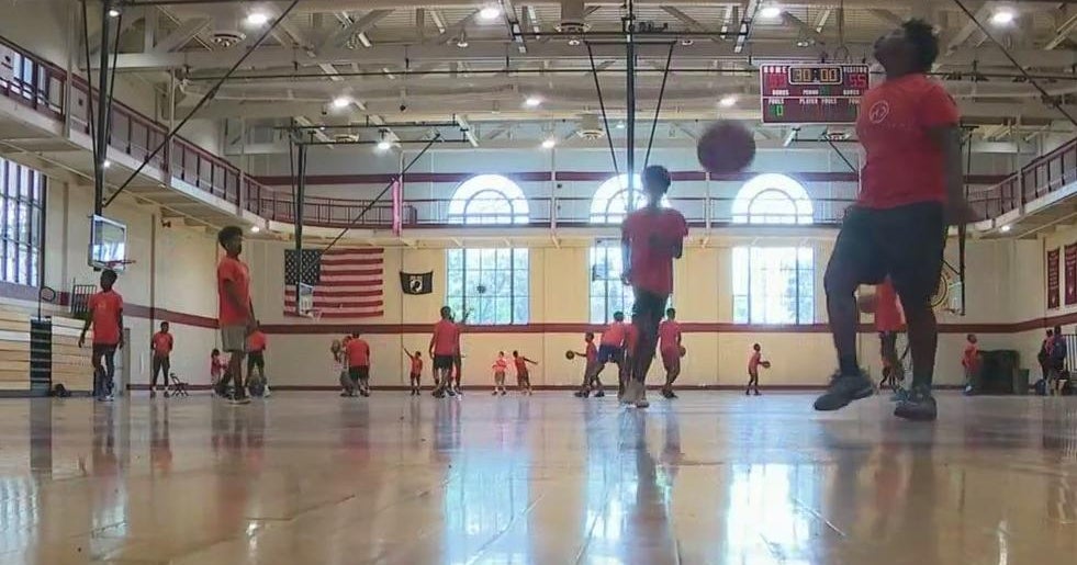 St. Joe's Prep hosts "Hoop Dreams" basketball academy - CBS Philadelphia