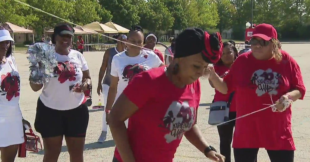 40+ Double Dutch Club started in Chicago jumps worldwide - CBS Chicago