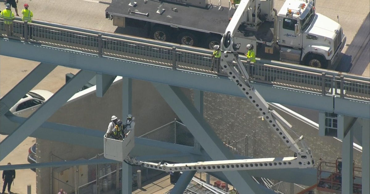 2 workers stuck on Commodore Barry Bridge rescued - CBS Philadelphia