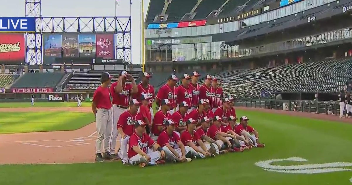 Chicago police officers and firefighters compete on the baseball ...