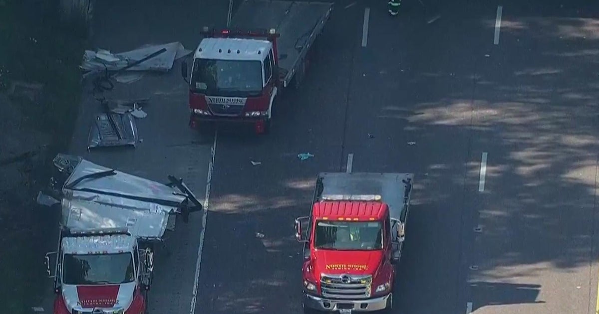 Slow traffic on Edens Expressway after truck hits overpass - CBS Chicago