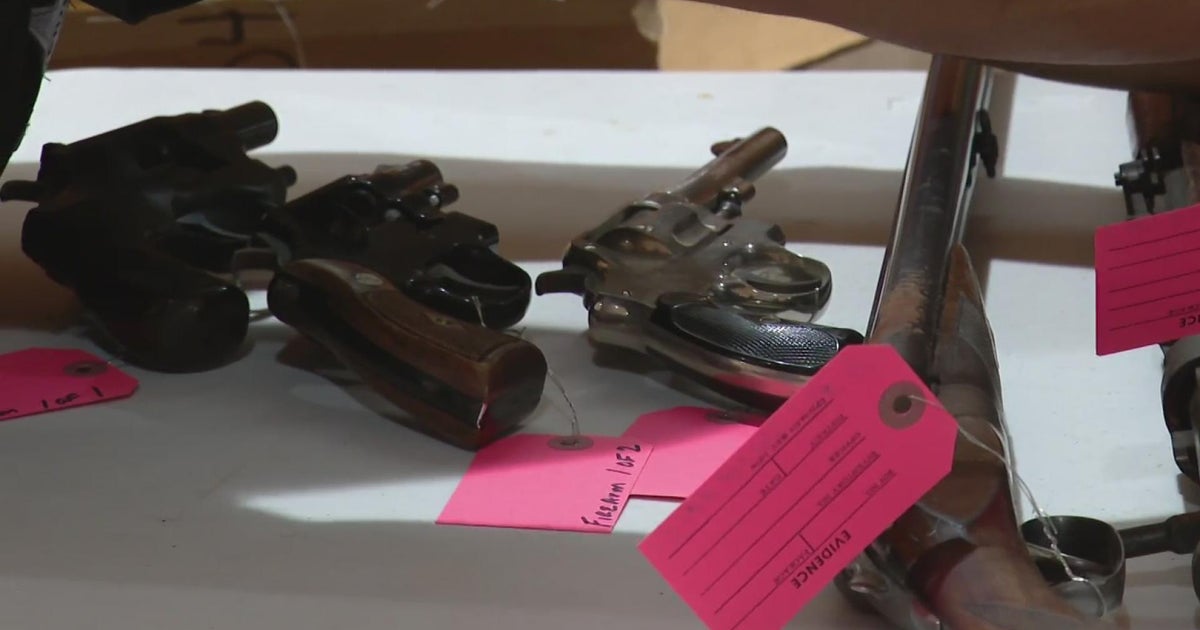 CPD hosting gun turn-in event Saturday - CBS Chicago