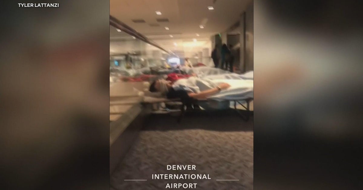 Airline delays strand passengers at Denver International Airport - CBS ...