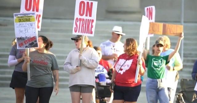 Ohio teacher strike forces remote learning - CBS News