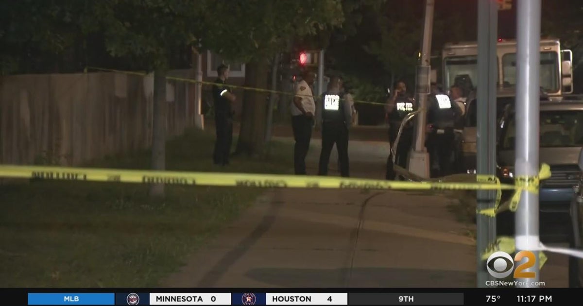 Off-duty police officer critically injured in Bronx attack - CBS New York