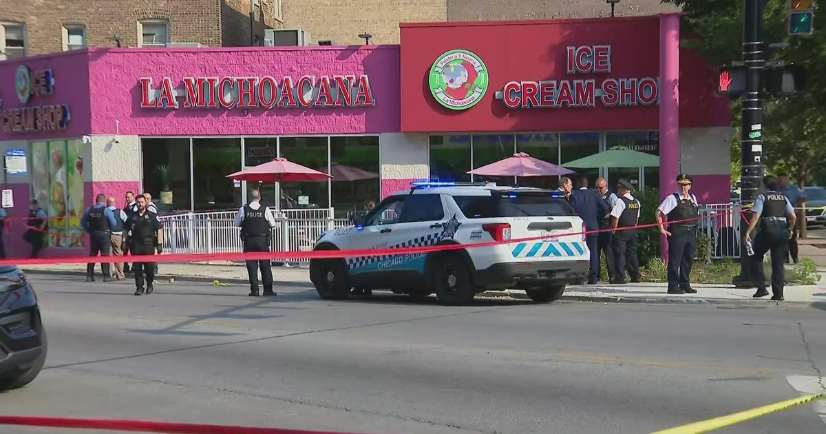 Four teens shot on ice cream shop patio across from Carl Schurz High ...