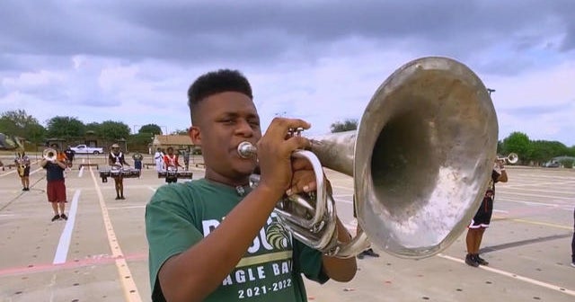 High school student on autism spectrum thriving in marching band - CBS News