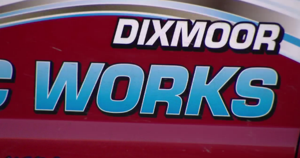 Water main break in Dixmoor closes two schools - CBS Chicago