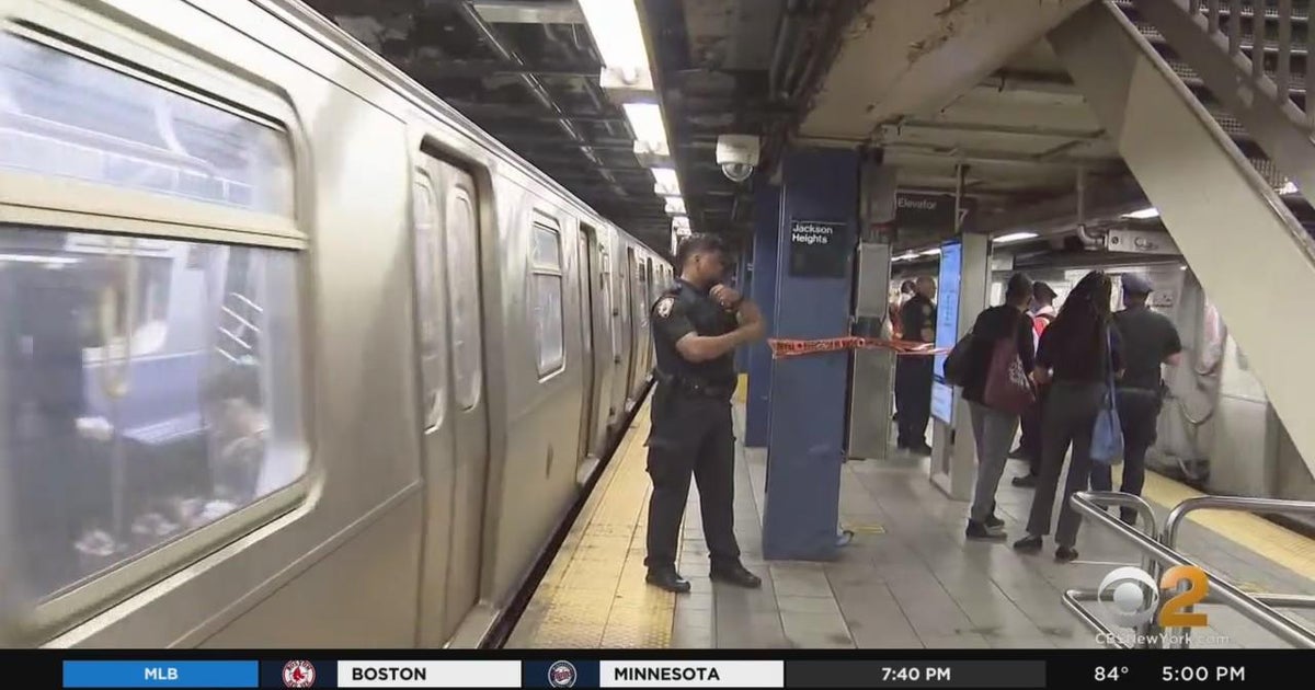 Teen's arm severed while trying to subway surf in Queens - CBS New York