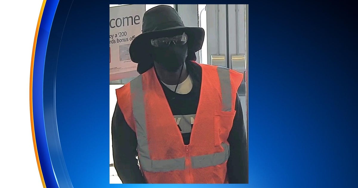 FBI seeks suspect in Aurora Bank of America robbery - CBS Chicago