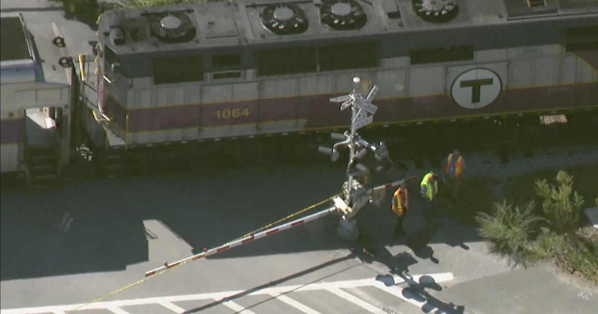 Commuter Rail train hits man at Concord crossing - CBS Boston