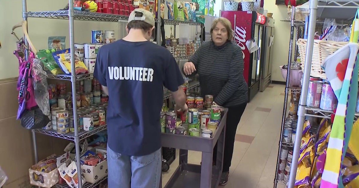 Long Island residents continue to turn to food banks for help as food ...