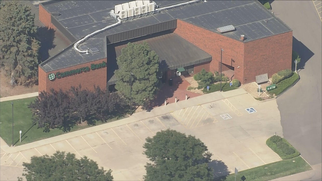 Bank robber targets Commerce Bank in Aurora twice in 2 days - CBS Colorado