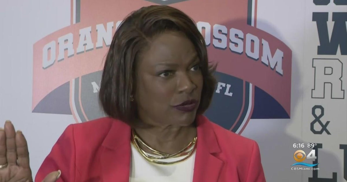 Val Demmings, Charlie Crist make campaign stops in Miami - CBS Miami