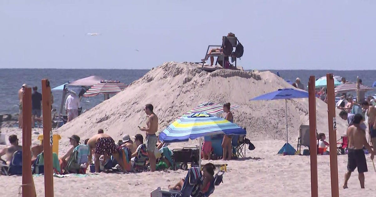 Abundant sunshine brings out beach lovers on Long Island for Labor Day ...