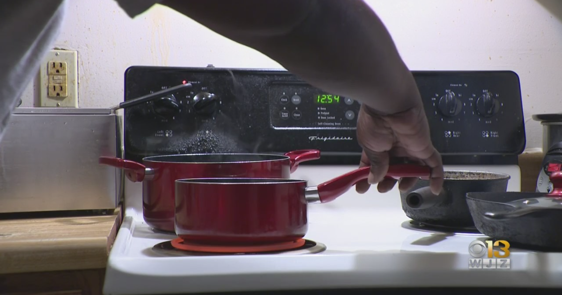 Residents under Boil Water Advisory do what they can to get by - CBS ...