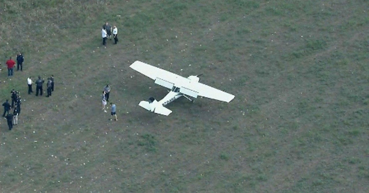 Small plane makes emergency landing in Fort Worth - CBS Texas