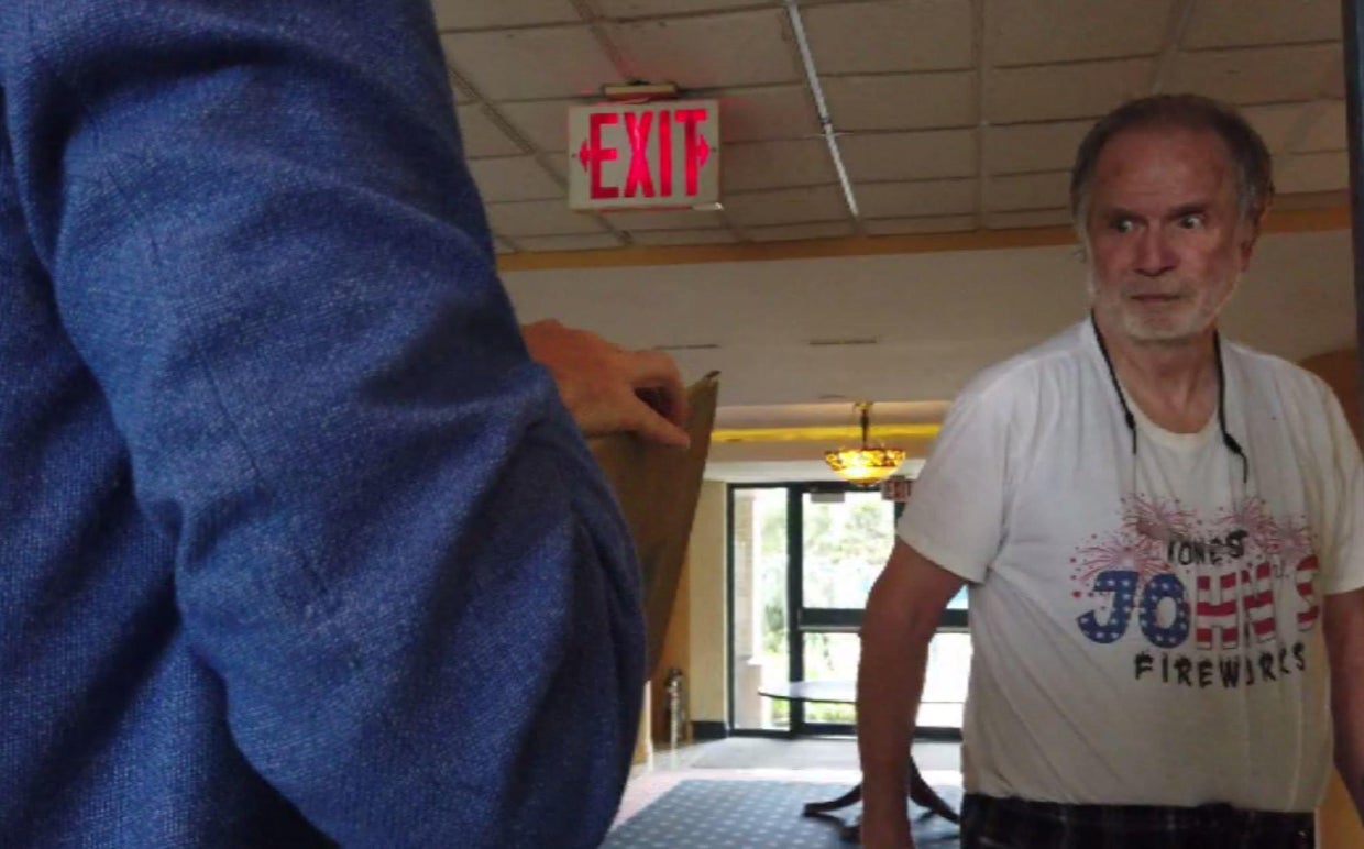 Chicago Tylenol murders: Who did it? - CBS Chicago