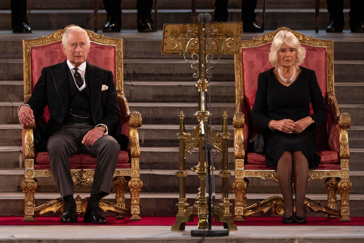 King Charles III and his siblings escort Queen Elizabeth II's coffin ...