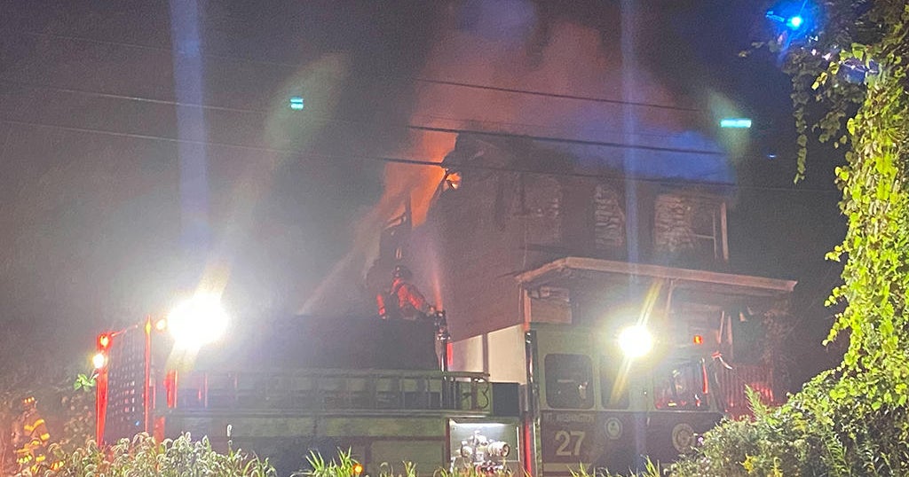 Heavy smoke rises from house fire in Beltzhoover - CBS Pittsburgh