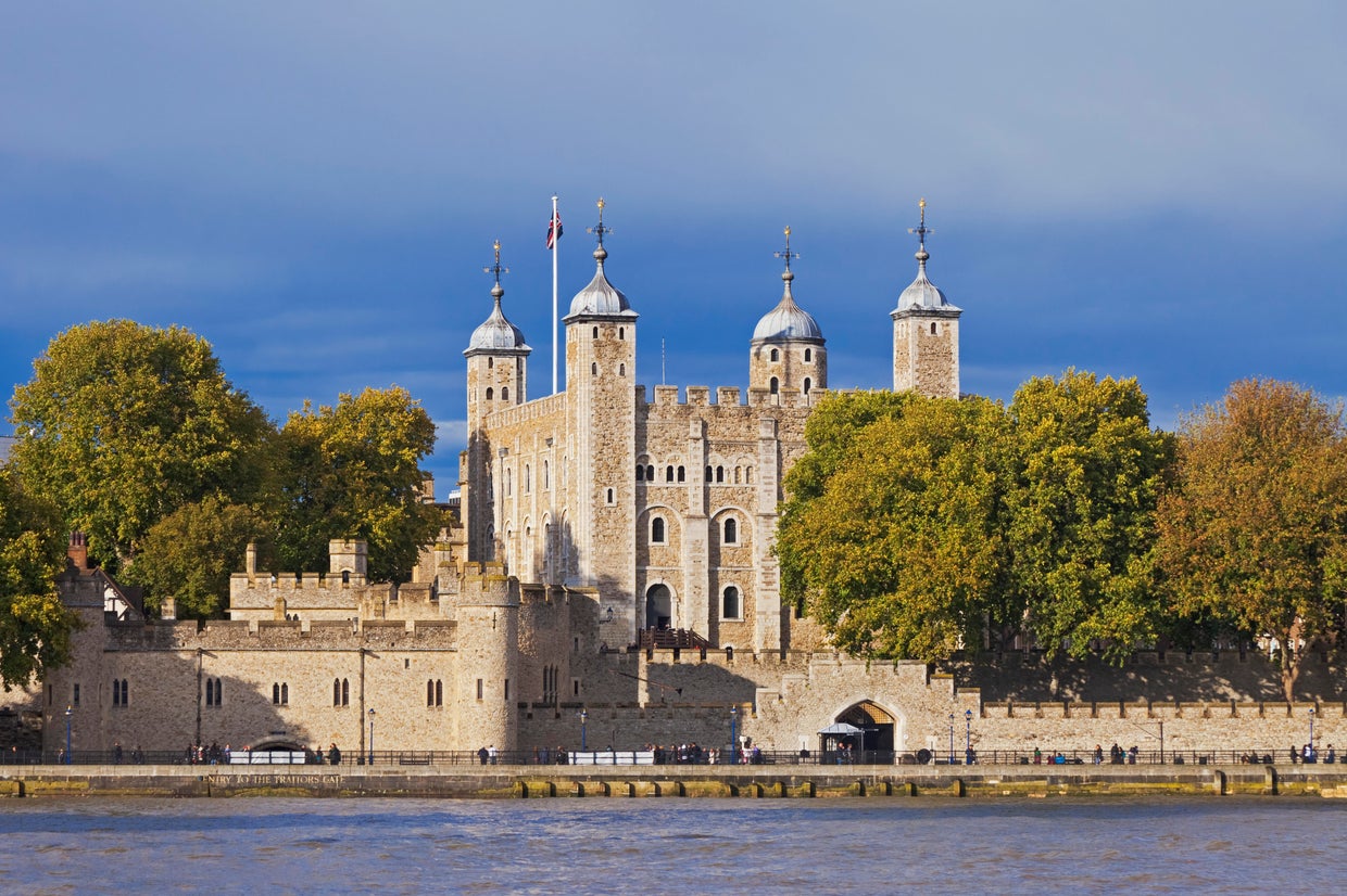 How rich is the British royal family?