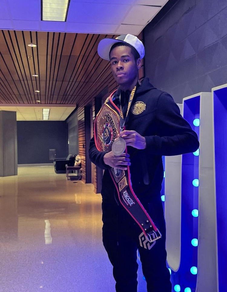 Teenage boxer from Michigan wins it all at the Boxing Golden Gloves ...