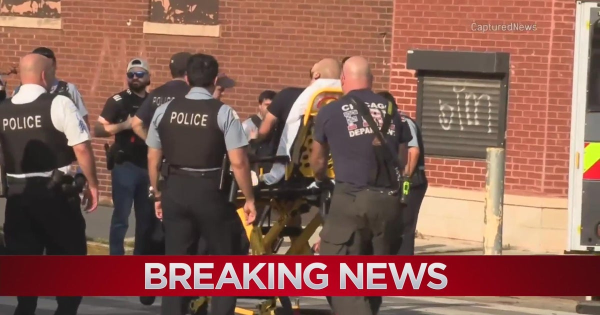 Two Chicago Police officers, two others injured in crash on East 75th ...