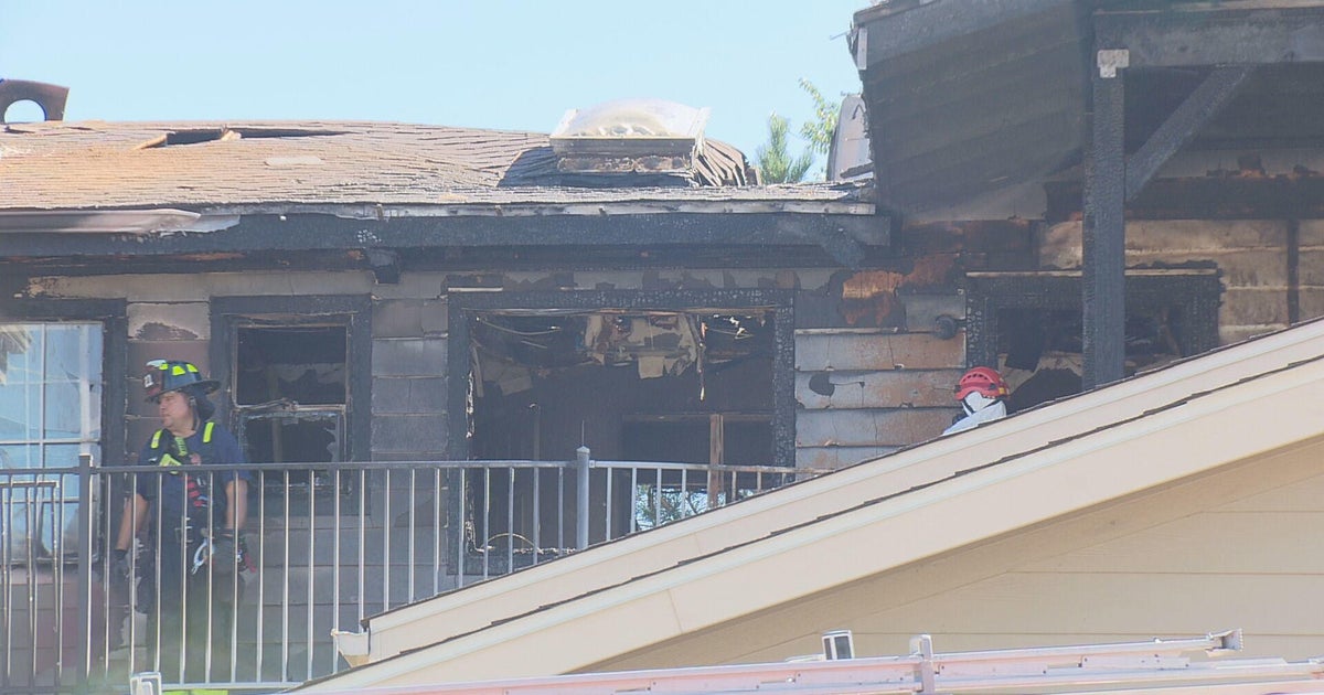 Townhome fire started after man pounds hole in neighbor's wall, points ...