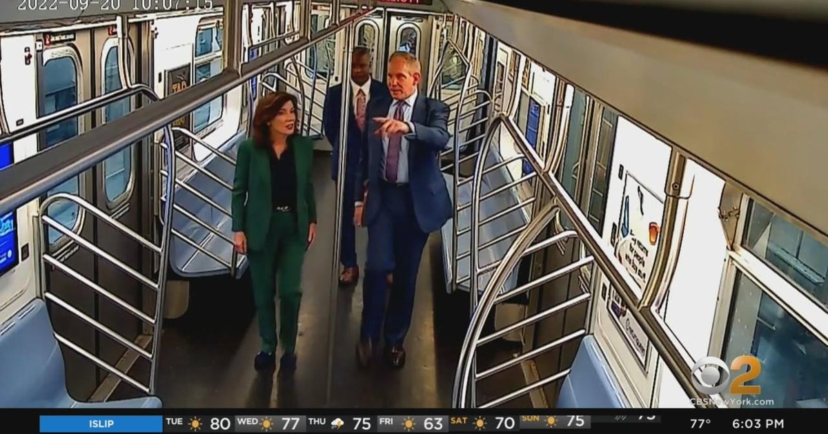 MTA plans to install security cameras on all subway cars - CBS New York