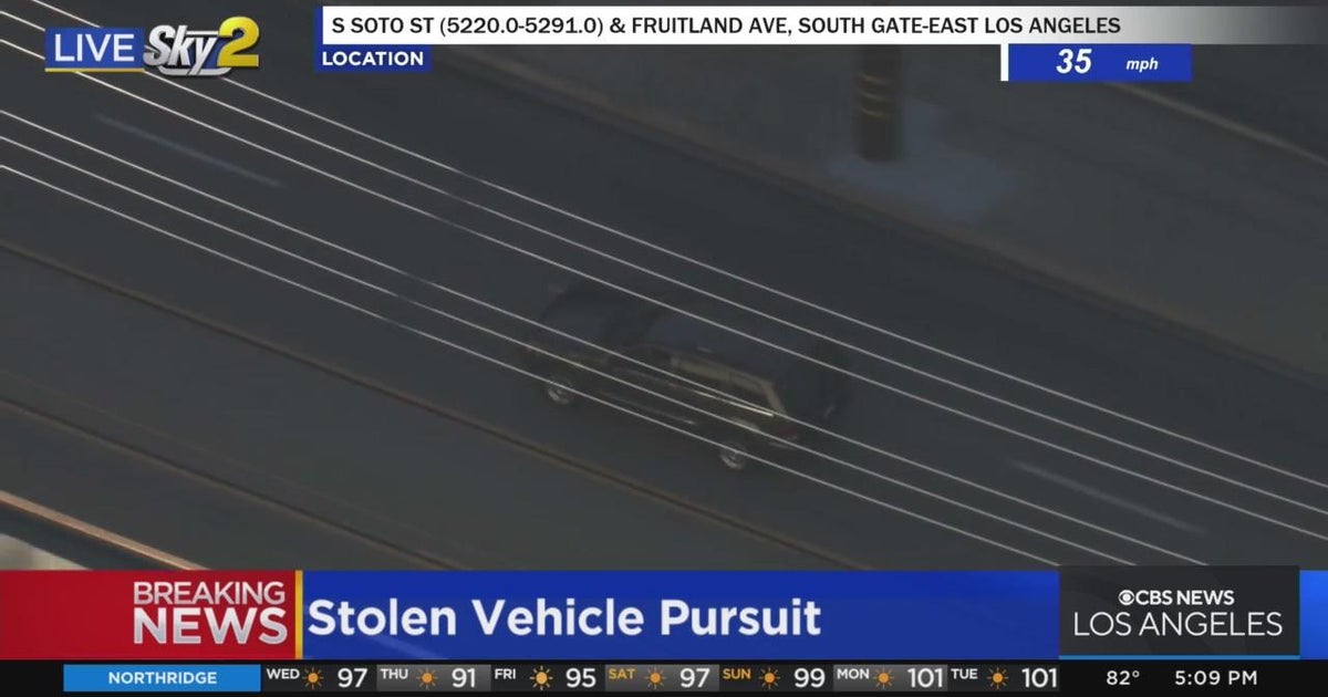 Two suspects continue slow-speed pursuit through congested traffic ...