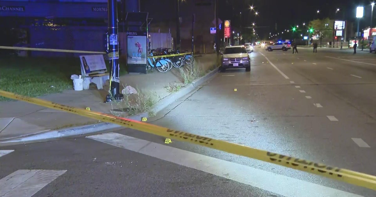 Woman shot while walking near Illinois Medical District - CBS Chicago