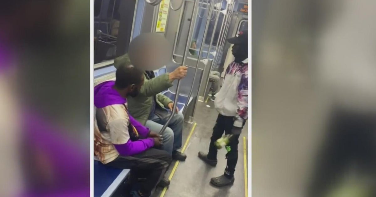 Caught on video: Elderly man robbed, attacked on CTA Red Line train ...