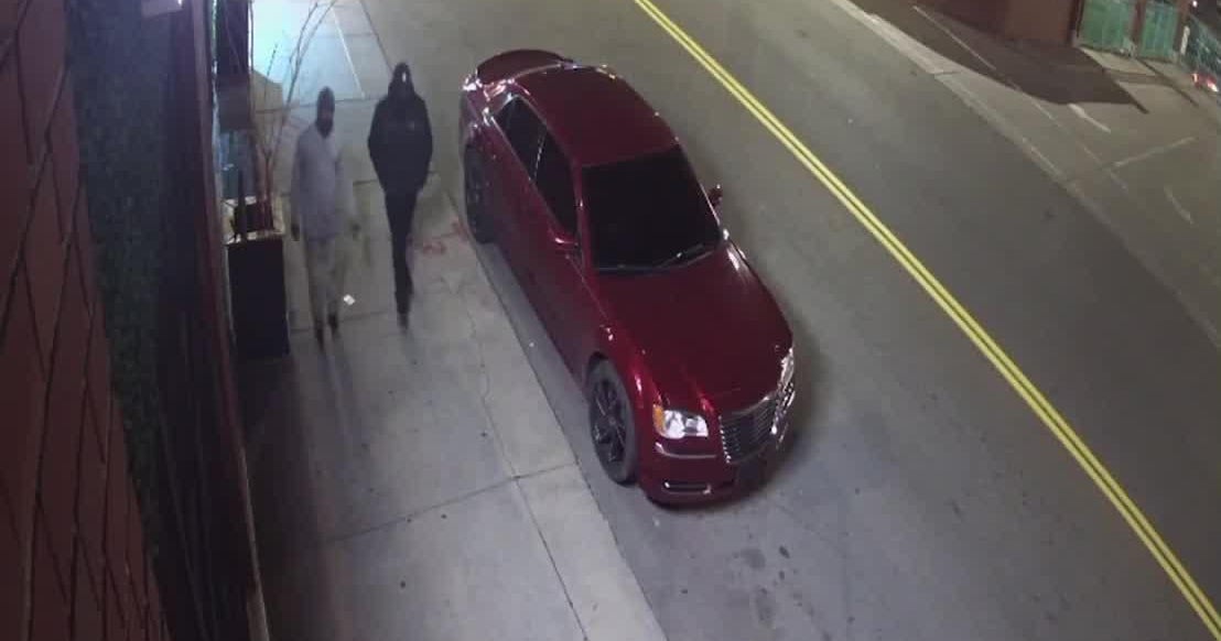 Detroit police seeking suspects in armed robbery - CBS Detroit