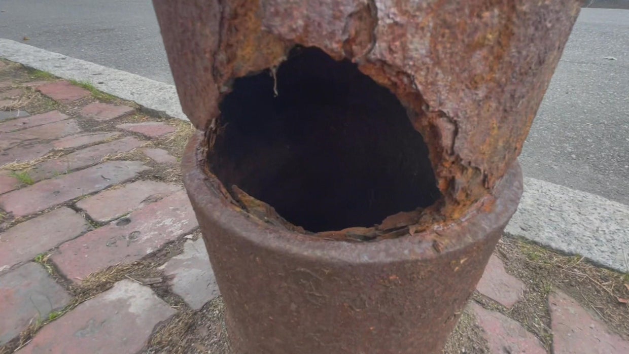 Seaport incident highlights concerns about corroding light poles - CBS ...