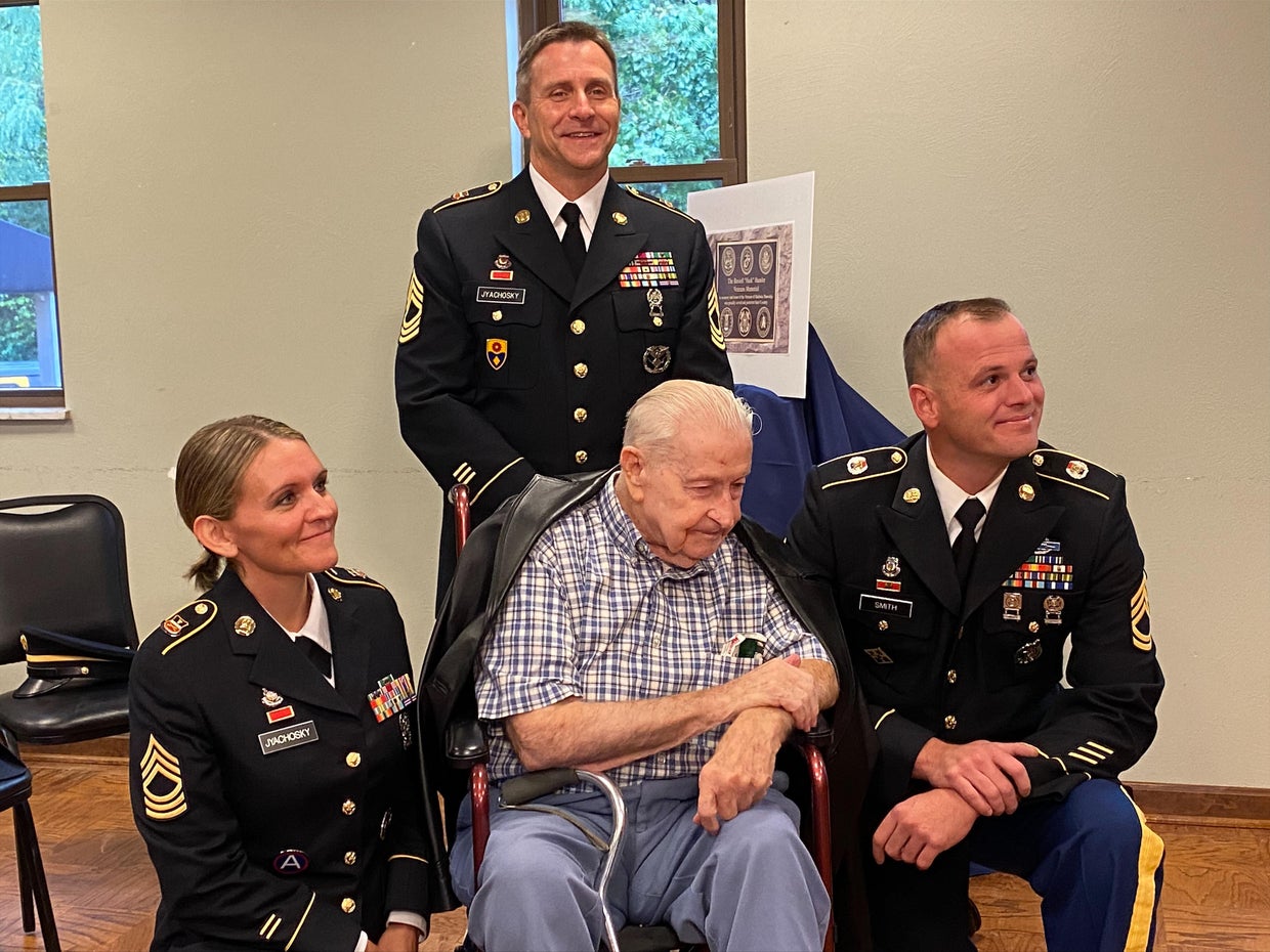 Memorial honors the service of 98-year-old WWII veteran Russell "Huck ...