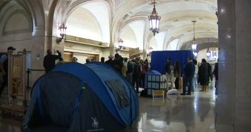 Protesters stage 'tent city' inside Chicago City Hall, demanding more ...
