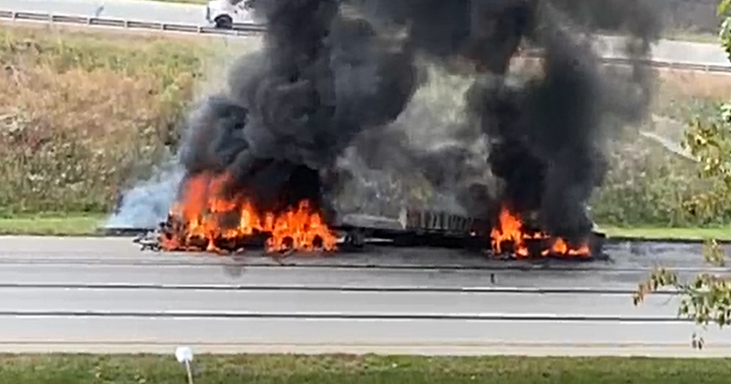 Tractor-trailer catches fire on I-79 - CBS Pittsburgh