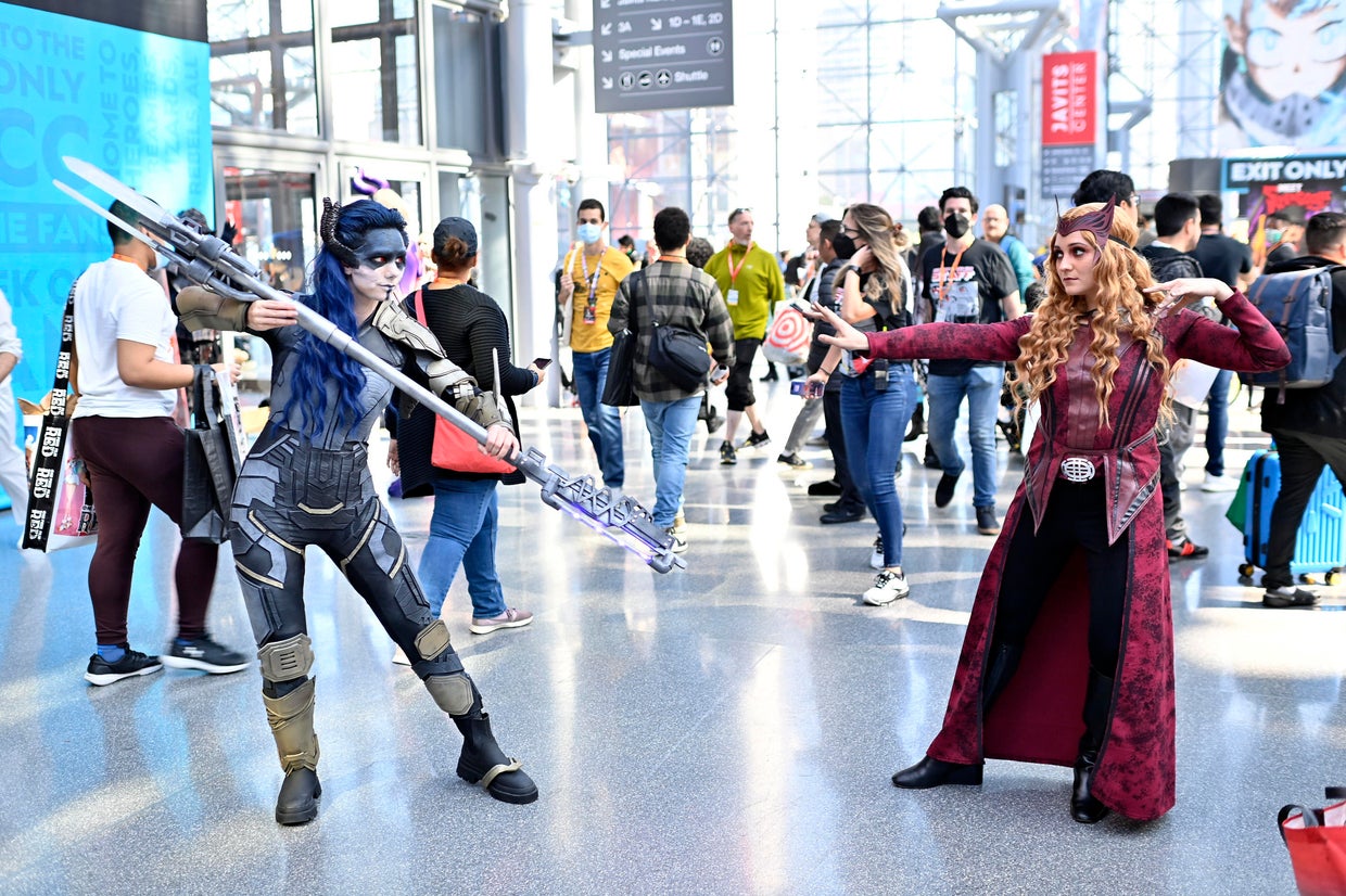 Cosplayers show off intricate costumes at New York Comic Con