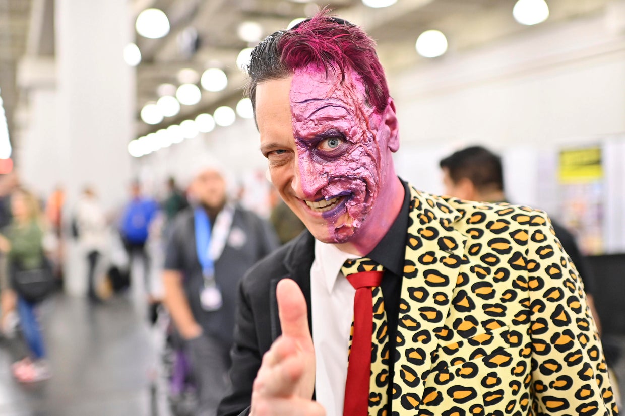 Cosplayers show off intricate costumes at New York Comic Con